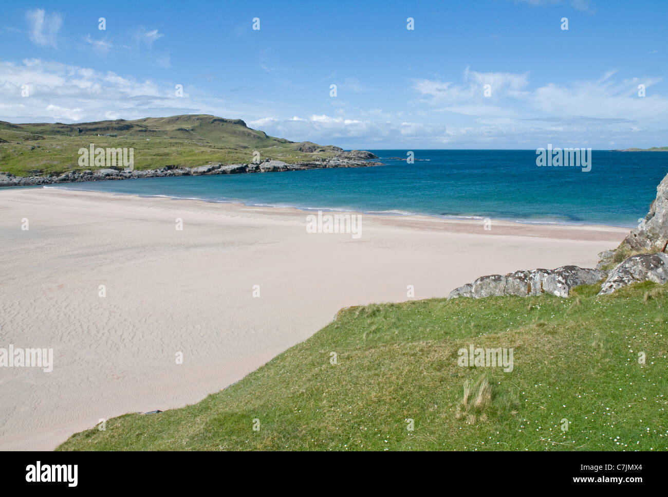 Idyllic deserted sandy beach at Clashnessie Bay in the far northwest of ...