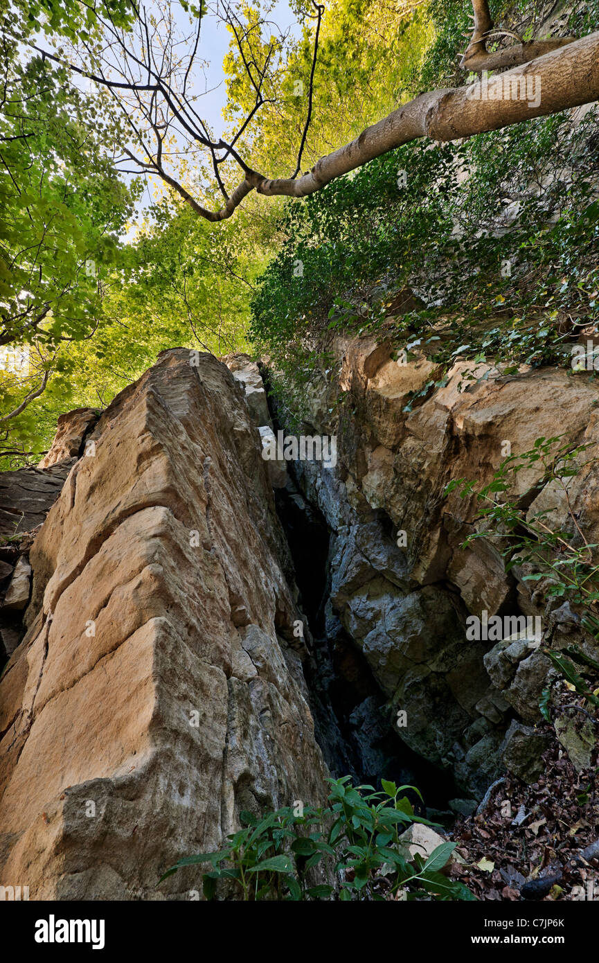 Limestone quarry hi-res stock photography and images - Alamy