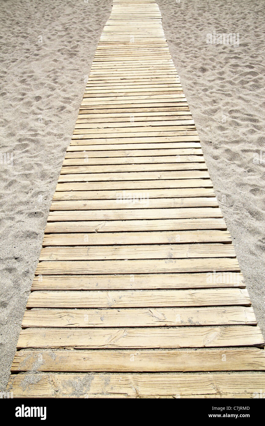 Perspective of wooden path at sandy beach Stock Photo - Alamy