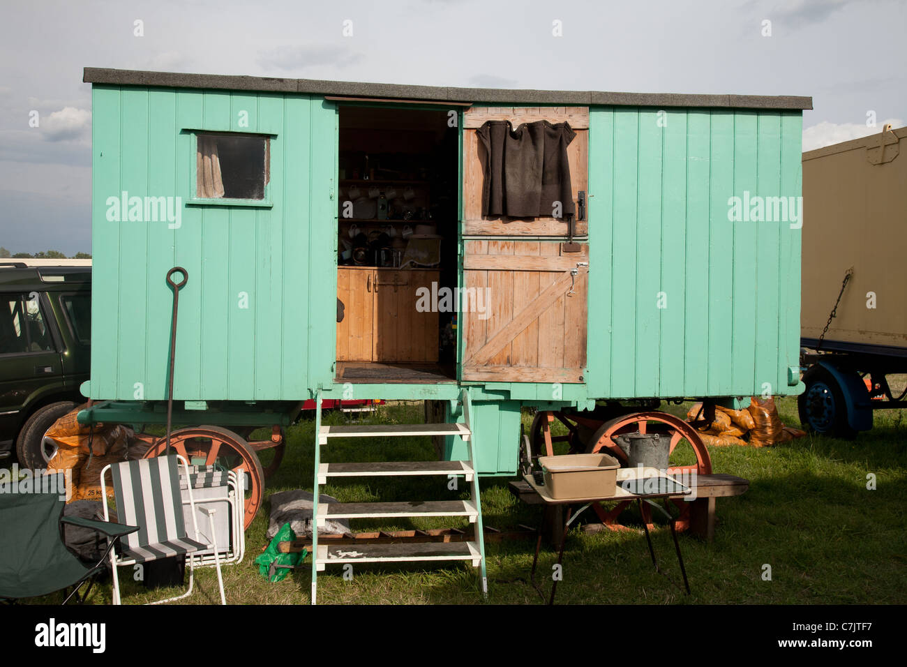 Old fashioned caravan hi-res stock photography and images - Alamy