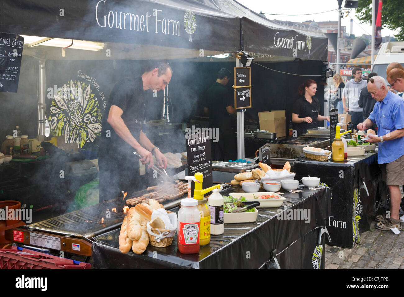 Summer festival uk people food barbecue hi-res stock photography and ...