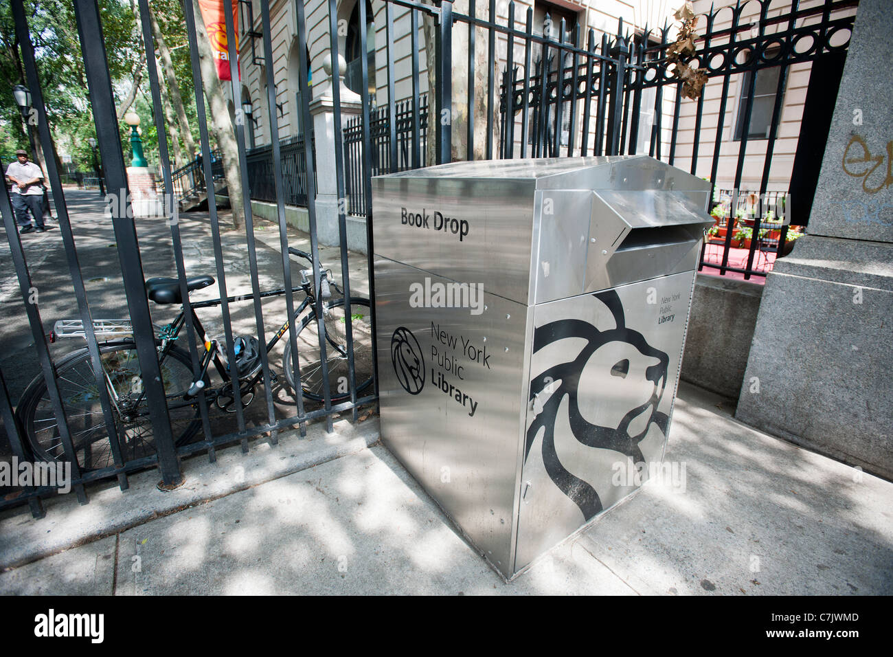 The book drop bin outside the Seward Park Library in New York Stock ...