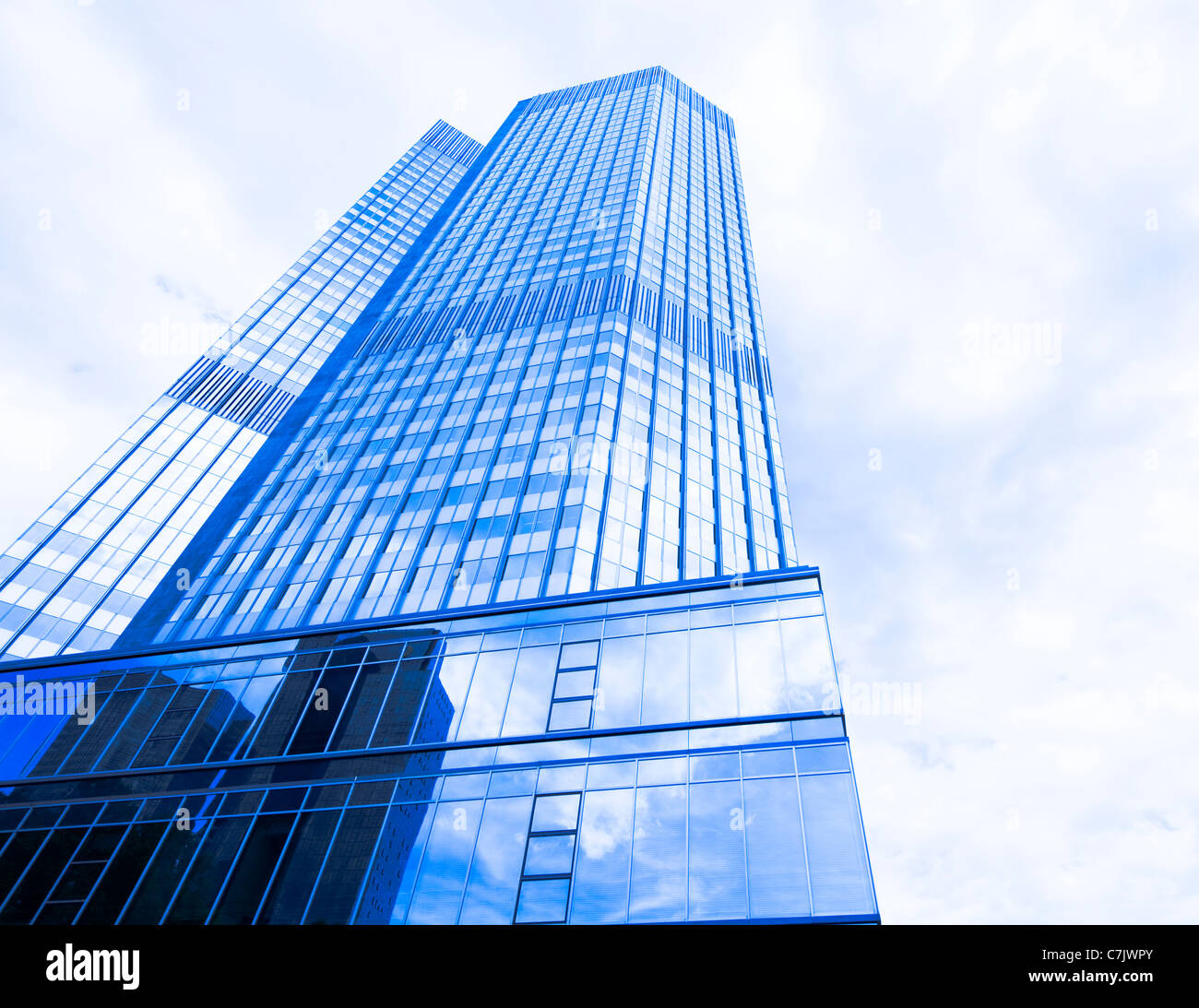 Modern building of business center Stock Photo - Alamy