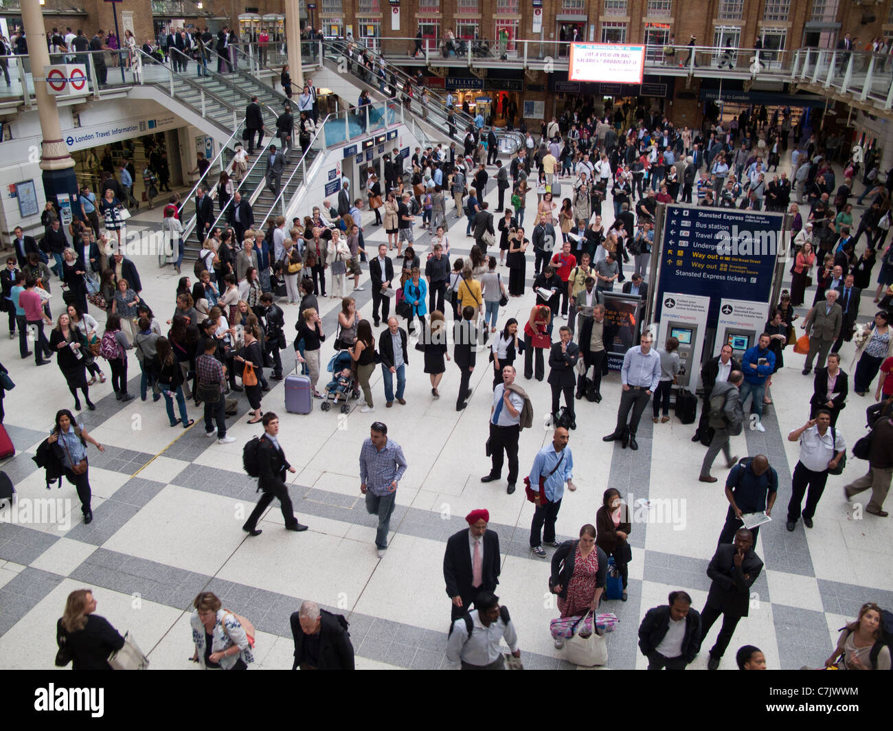 Commuters at LIverpool Street Station,London,UK Stock Photo - Alamy