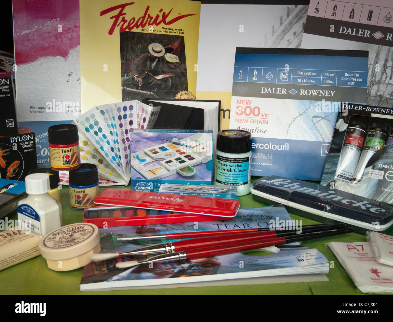Painting materials hi-res stock photography and images - Alamy