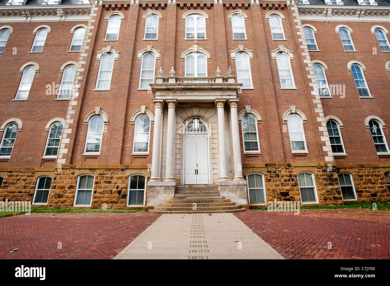 The Old Main, the oldest building on the University of Arkansas campus ...