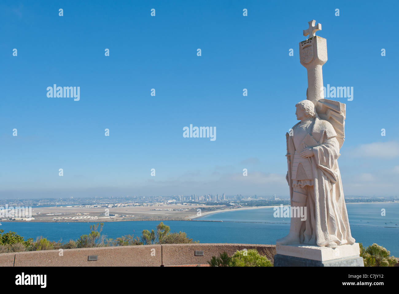 Juan Rodri­guez Cabrillo statue at Loma Point and panorama of San Diego ...