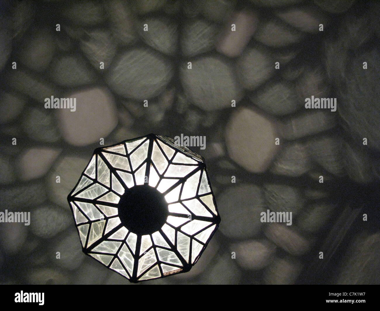 Tiffany style lamp casting pattern onto ceiling Stock Photo - Alamy