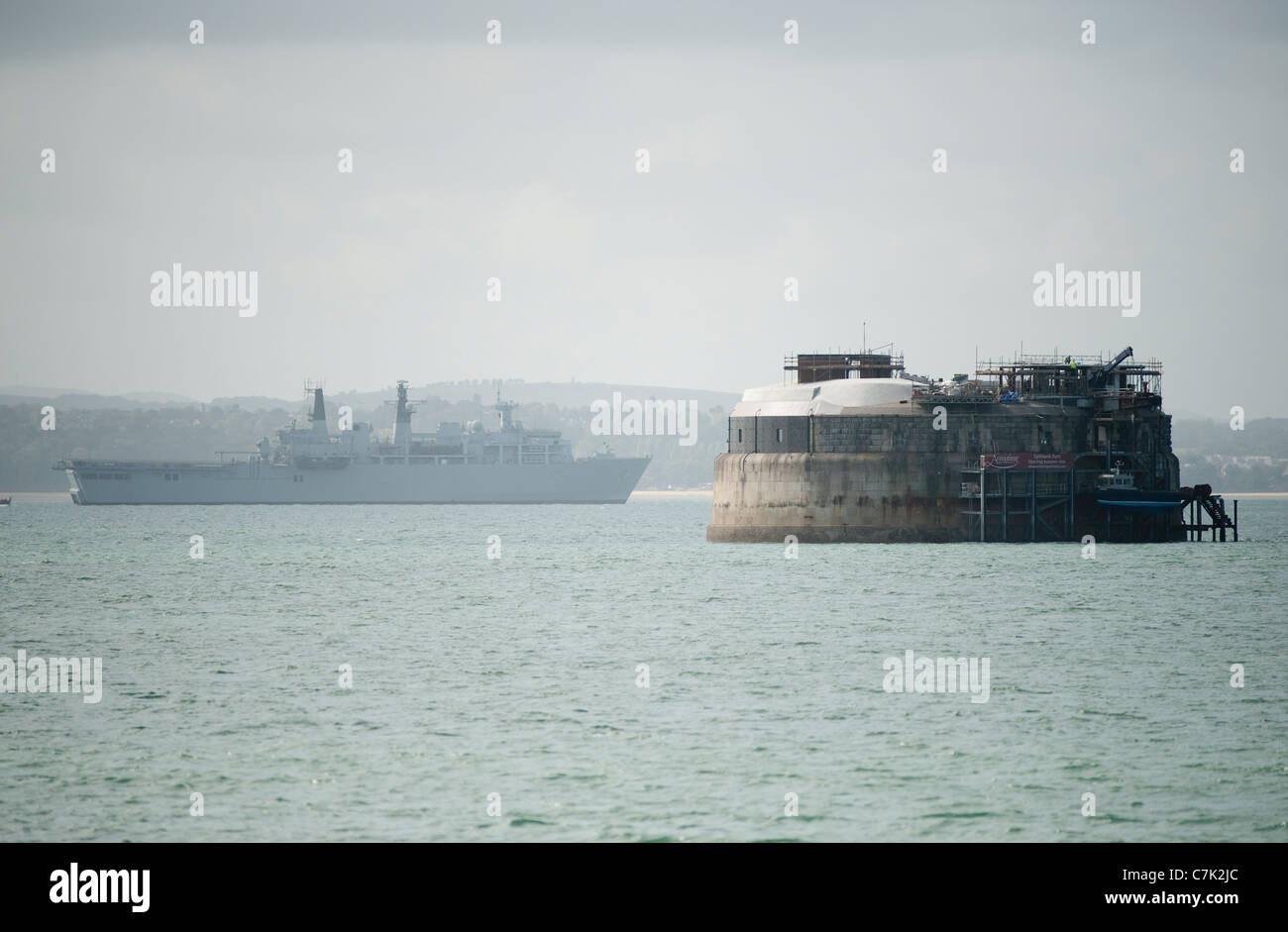 By the royal navy assault ship hms bulwark hi-res stock photography and ...