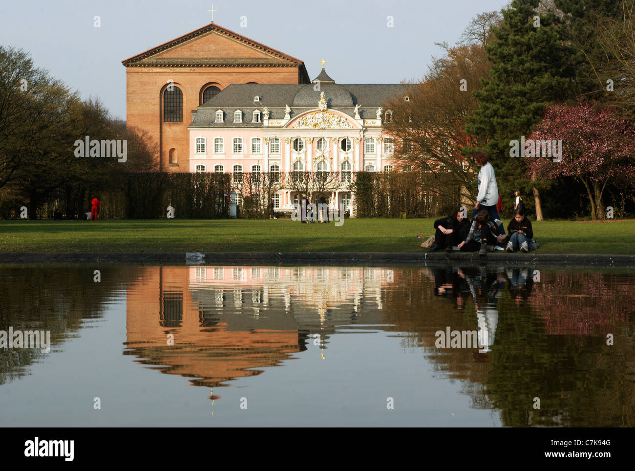 Konstantin Palace High Resolution Stock Photography and Images - Alamy
