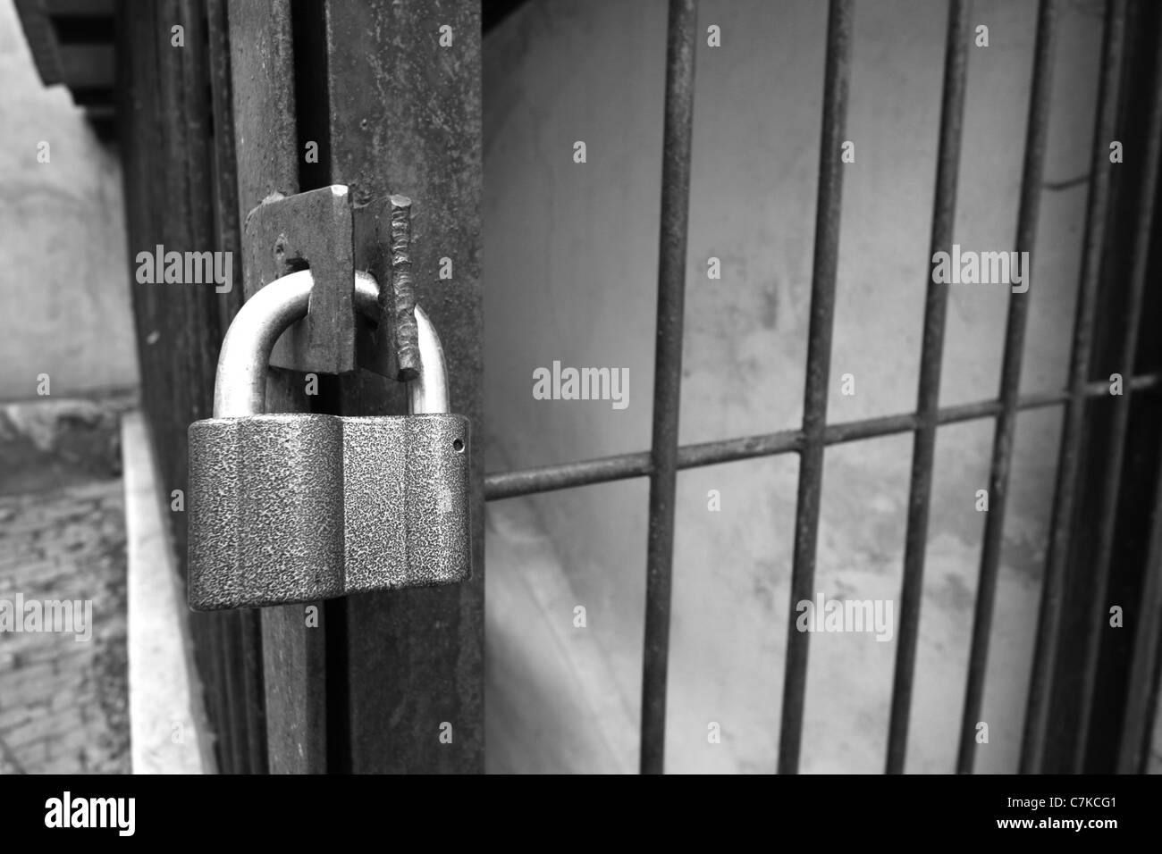 Black padlocked entry gate hi-res stock photography and images - Alamy