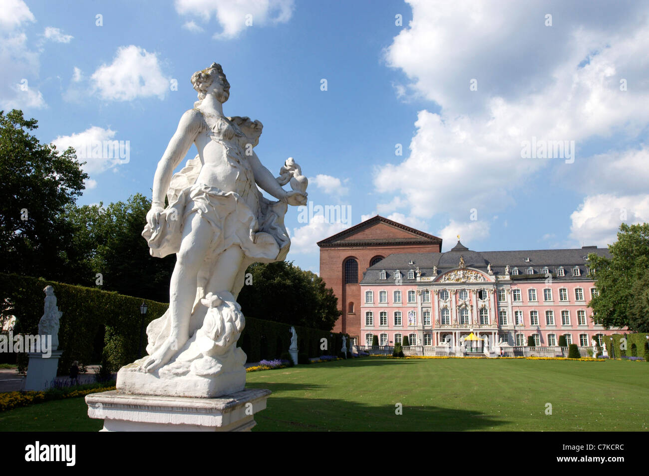 Konstantin Palace High Resolution Stock Photography and Images - Alamy