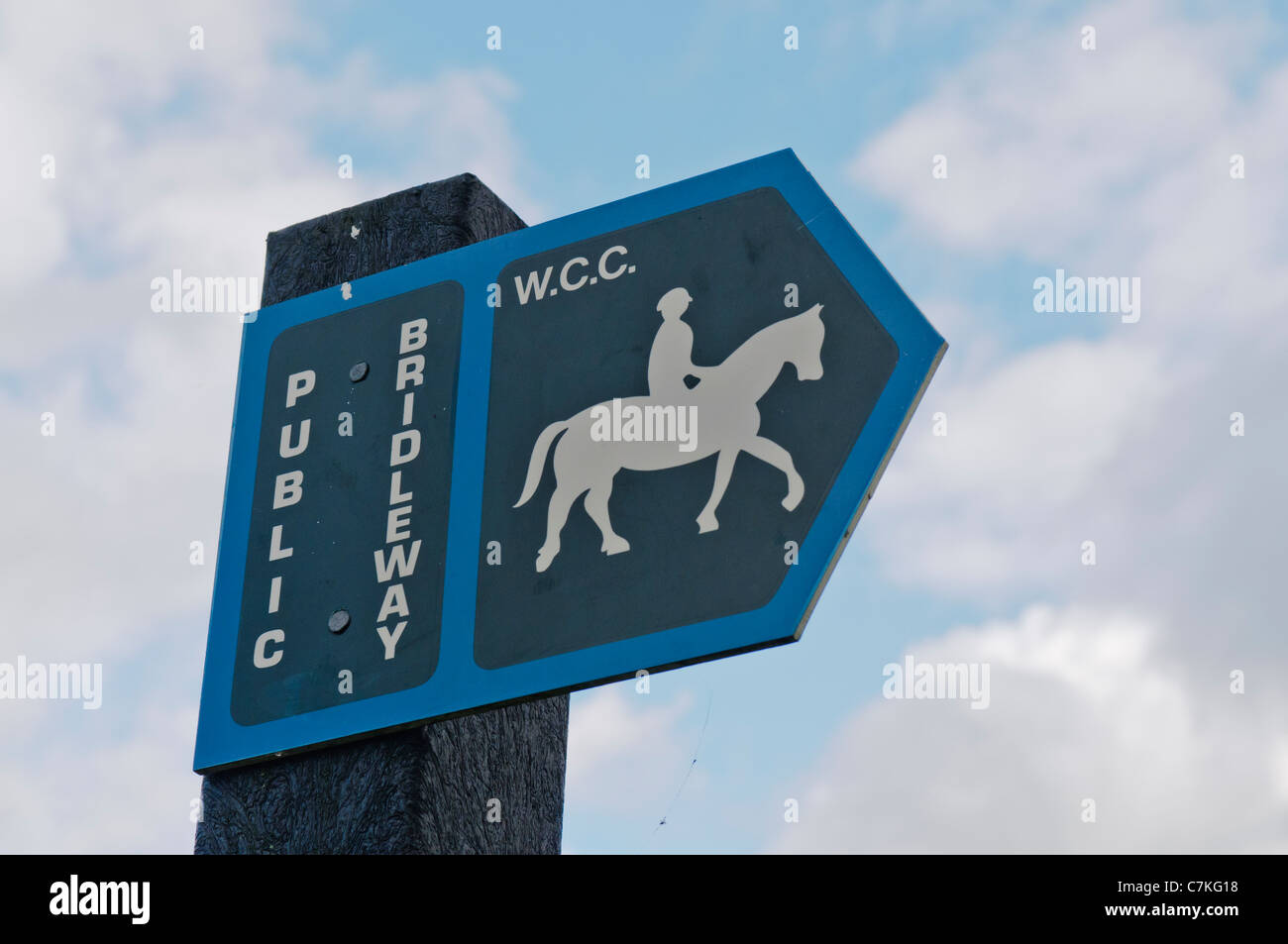 Horse bridleway sign uk hi-res stock photography and images - Alamy