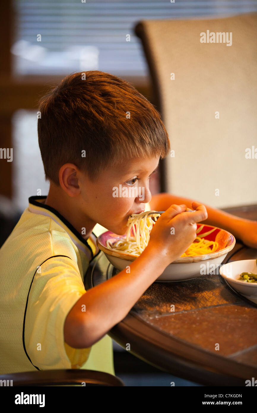 Boy eating spaghetti Stock Photo - Alamy