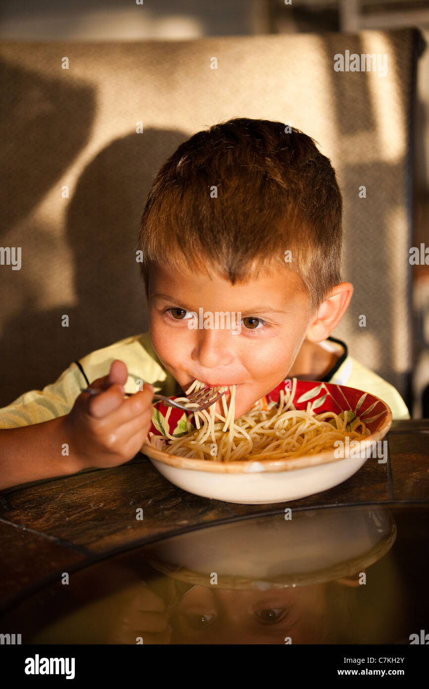 Boy eating spaghetti Stock Photo - Alamy