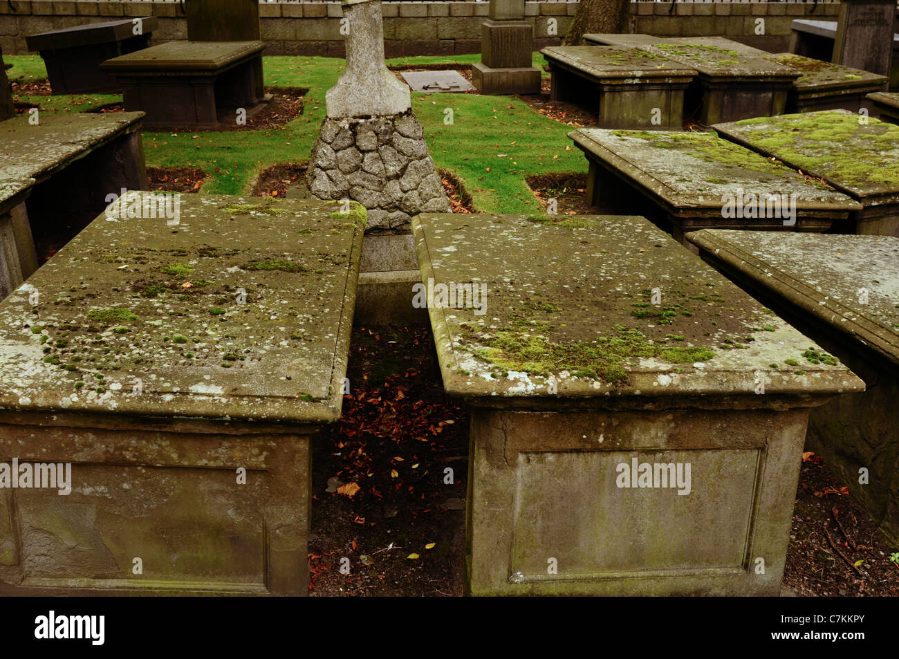 Kirk yard hi-res stock photography and images - Alamy