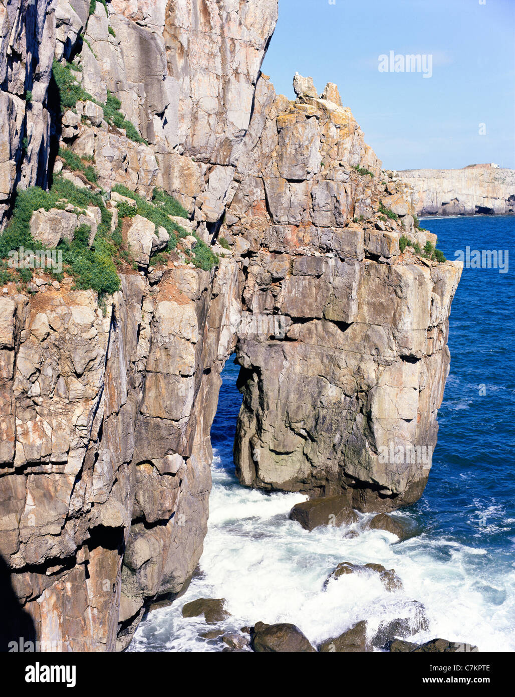 Wave cut arch hi-res stock photography and images - Alamy