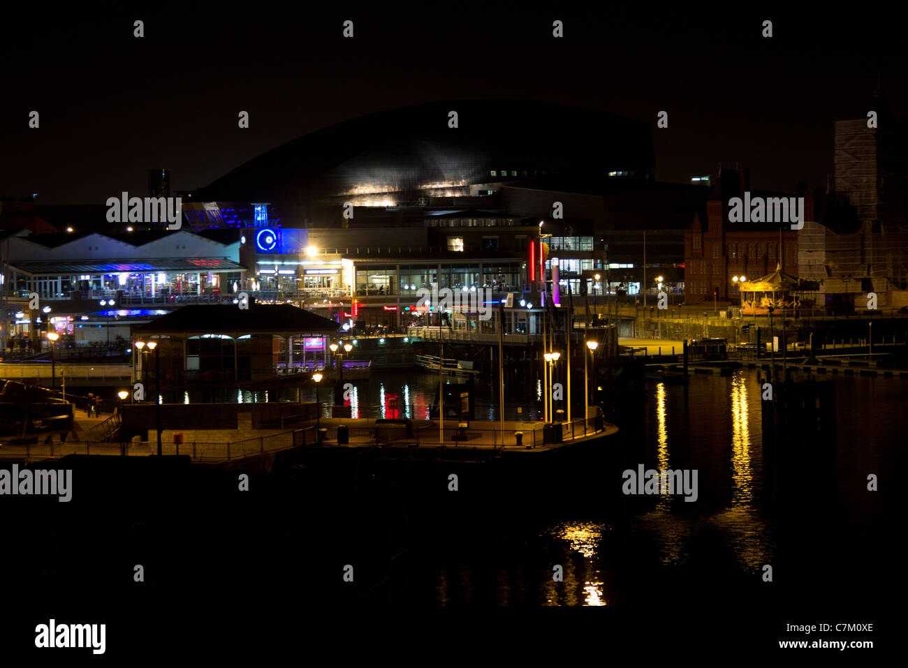 Nightscene millennium centre hi-res stock photography and images - Alamy