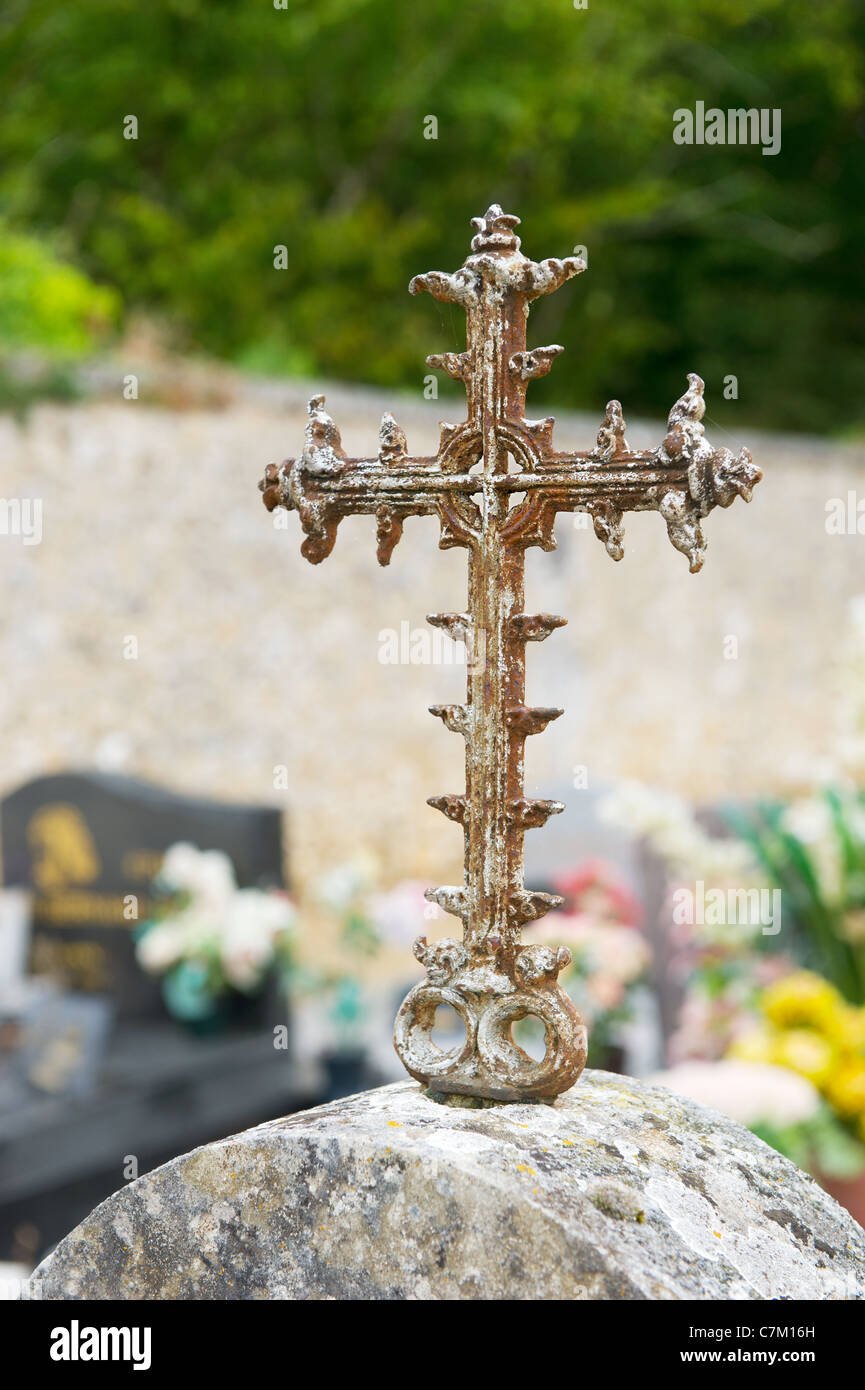 Metal Cross On Grave High Resolution Stock Photography and Images - Alamy