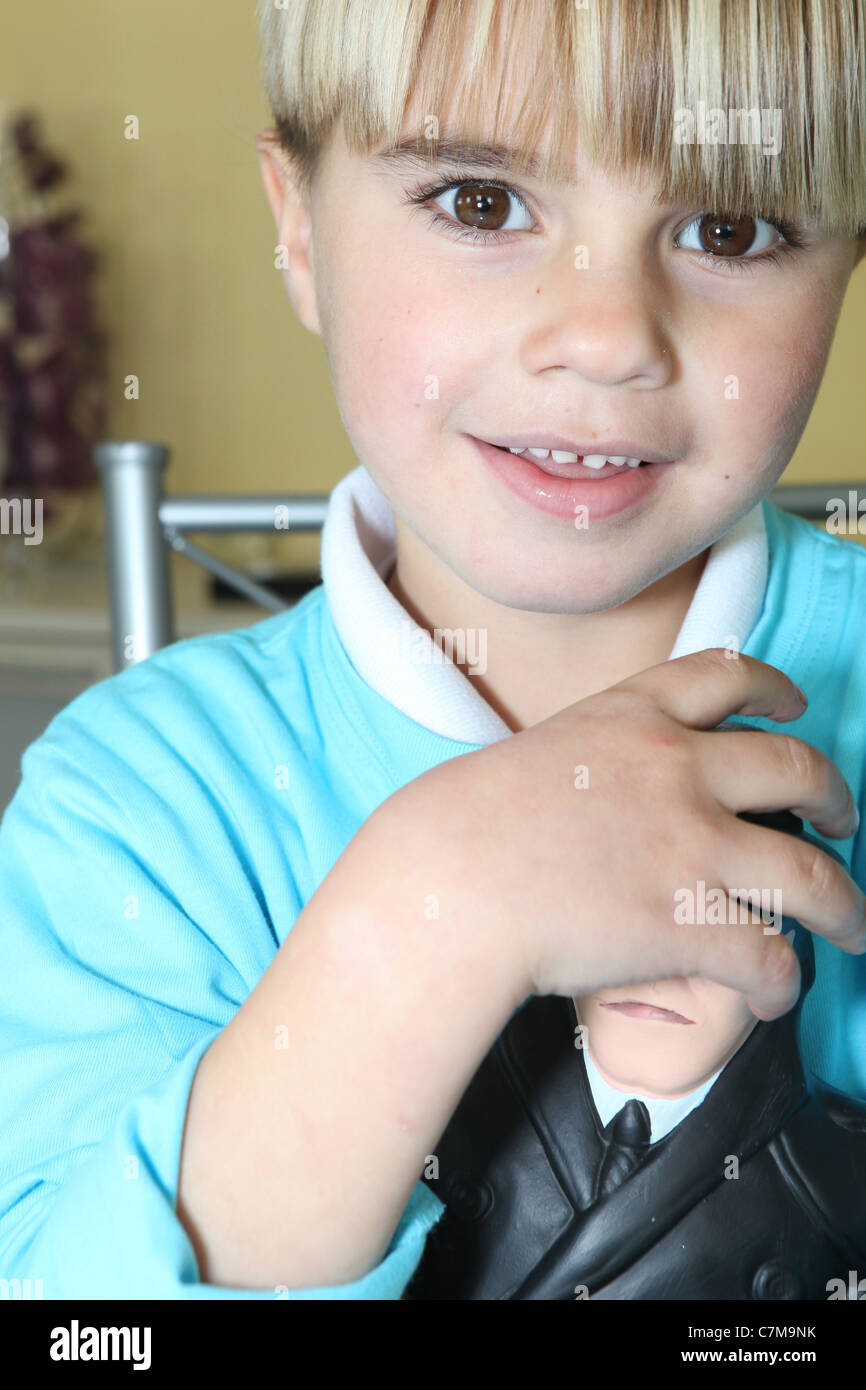 Little boy sitting at a table Stock Photo - Alamy