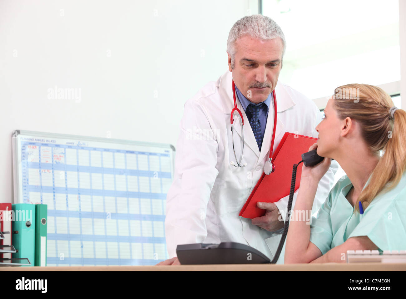 Doctor and secretary at clinic reception Stock Photo - Alamy