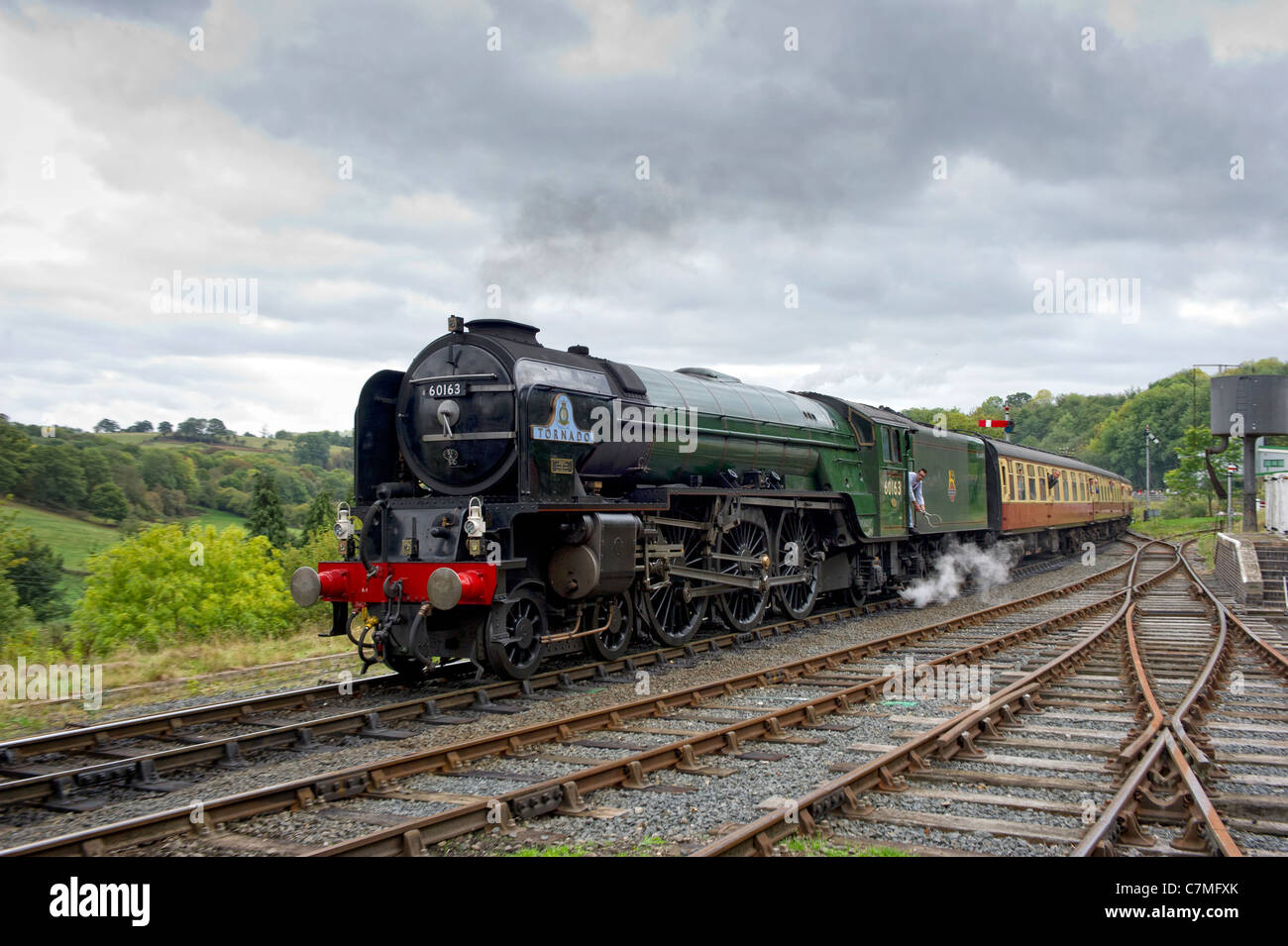 Peppercorn A1 Pacific No 60163 Tornado steam locomotive approaching ...