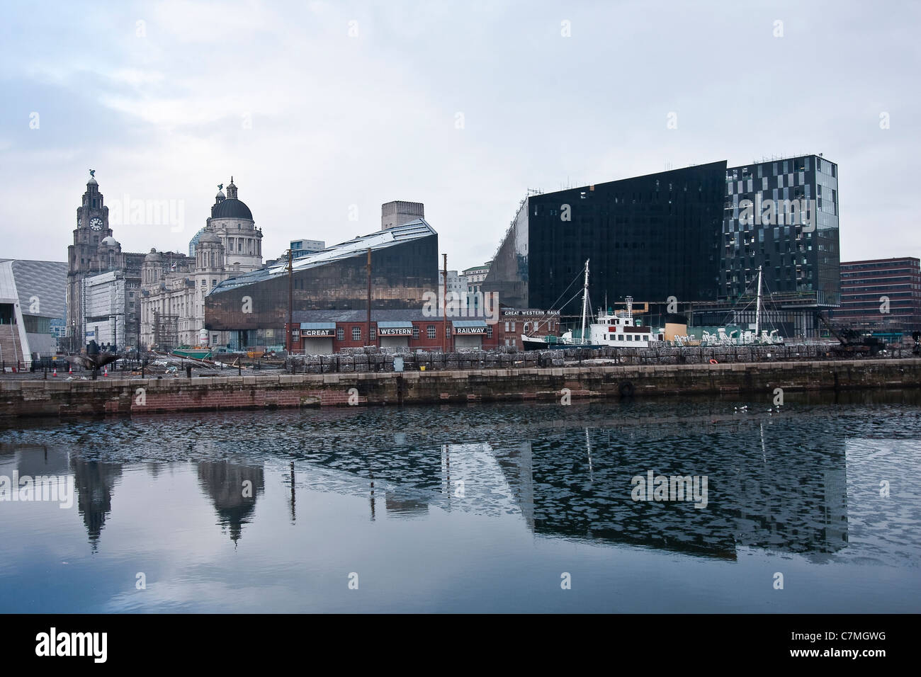 Tobacco warehouse liverpool docks hi-res stock photography and images ...