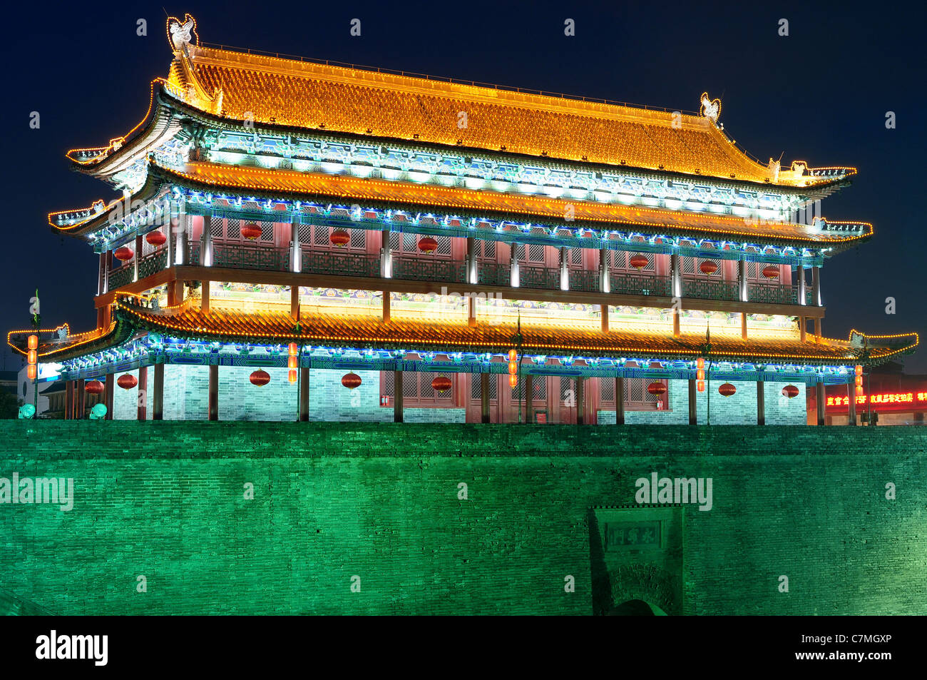 Xian at night hi-res stock photography and images - Alamy