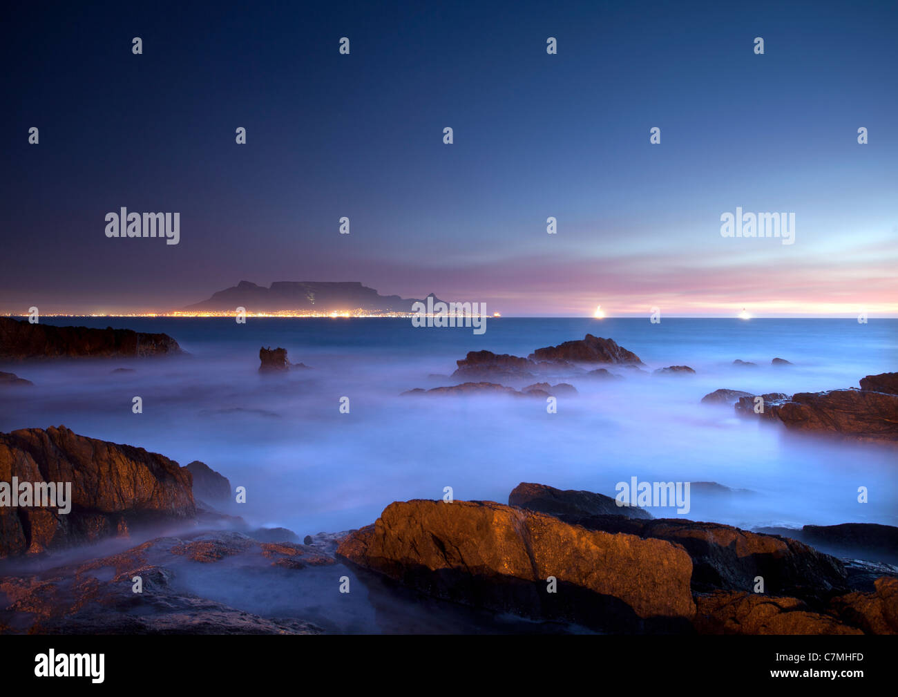 Cape town table mountain night hi-res stock photography and images - Alamy