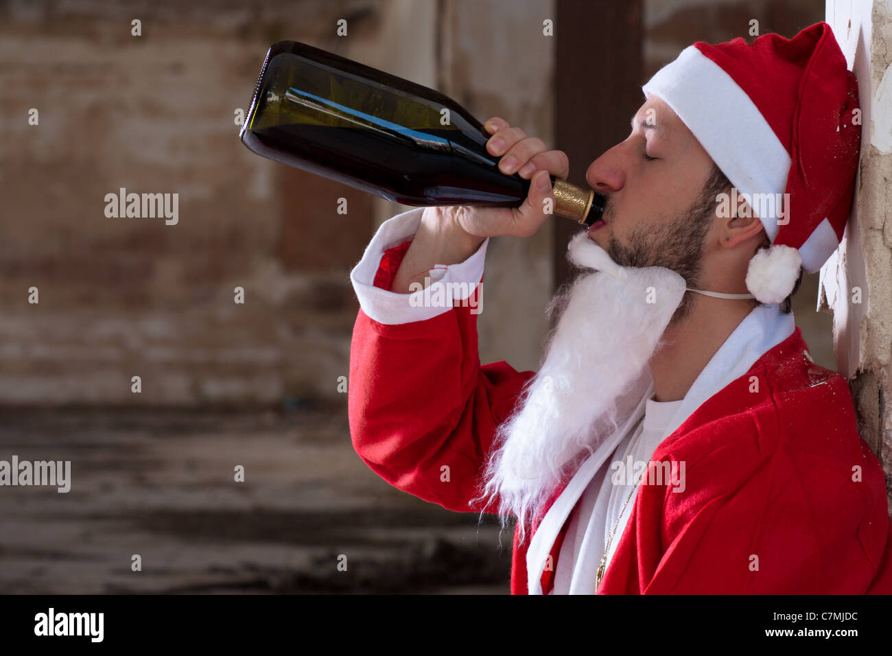 Drunk santa hi-res stock photography and images - Alamy