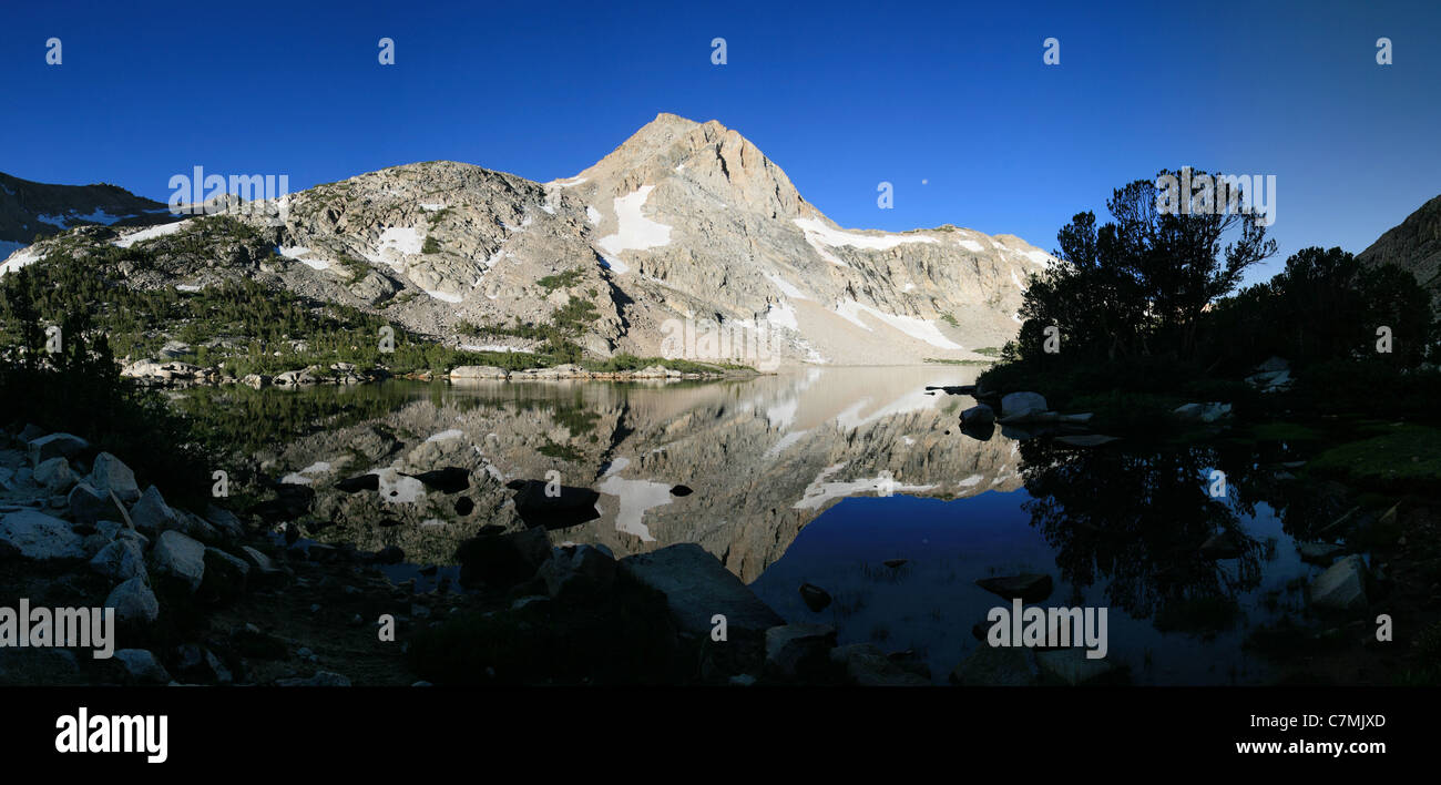 Piute Lake with reflection of peak in the early morning Stock Photo - Alamy