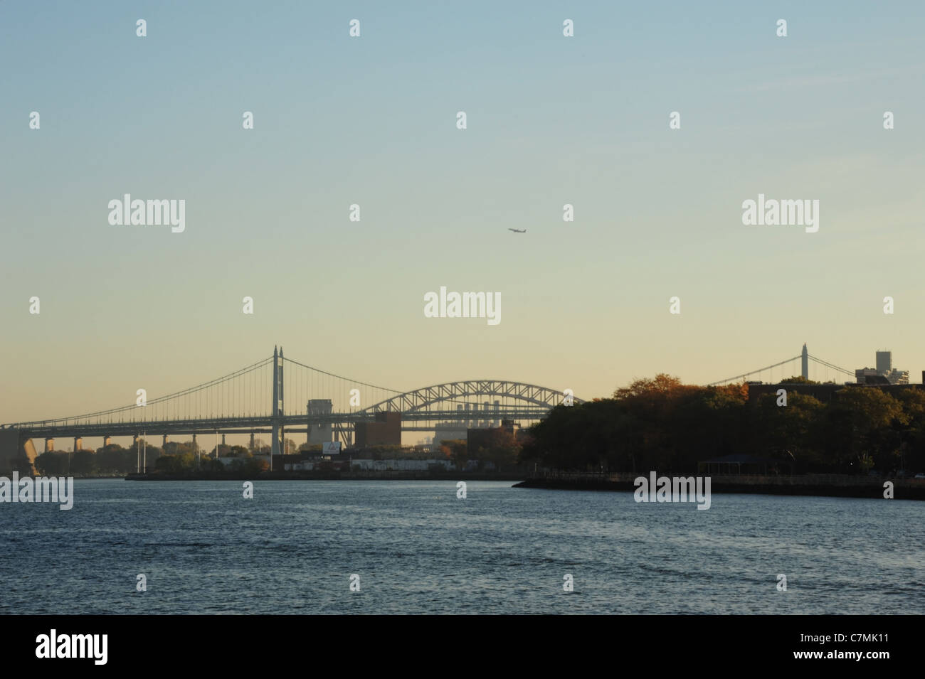 1 suspension bridge robert f kennedy 2 tall towers hi-res stock ...