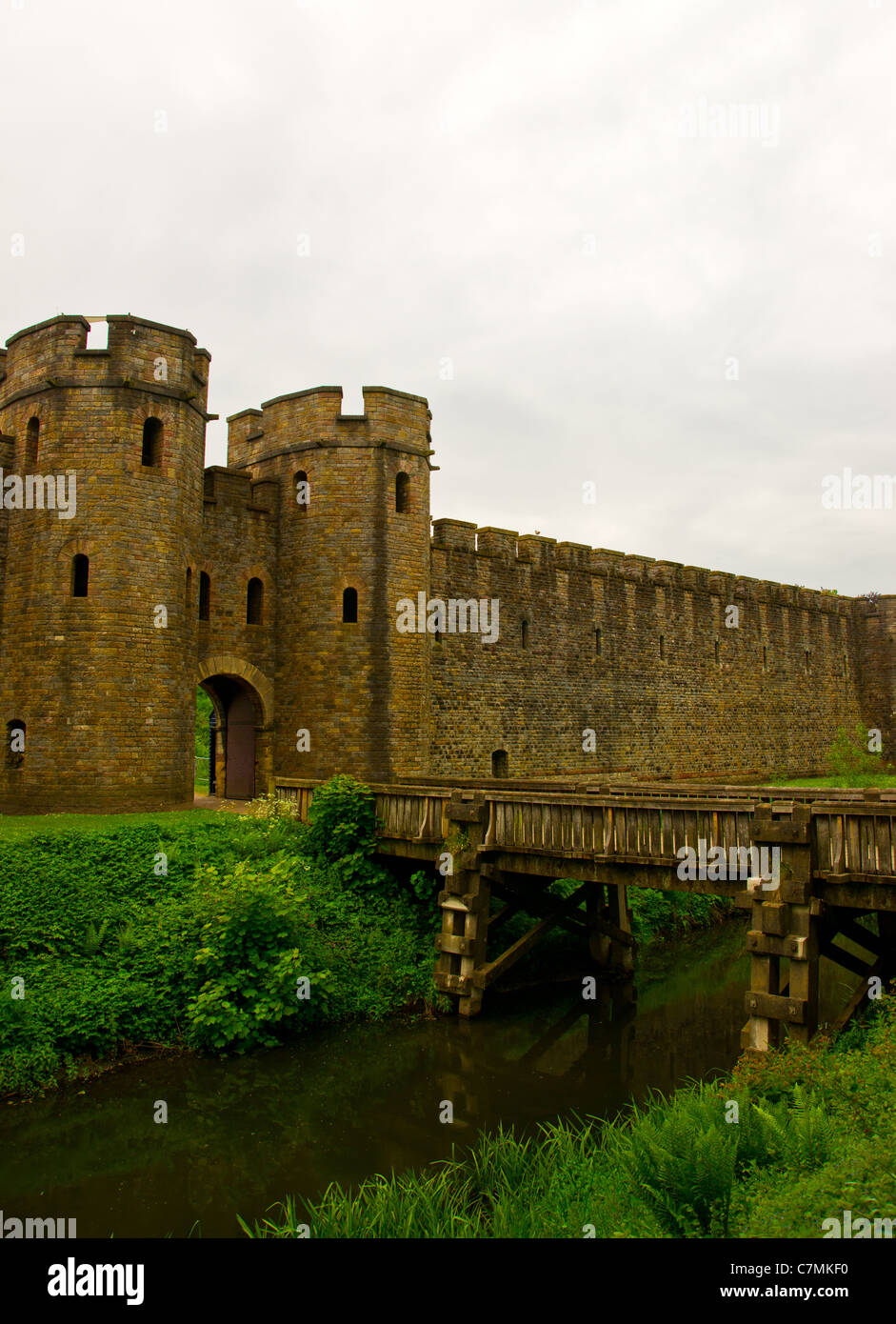 Castle bridge gate in Cardiff castle Stock Photo - Alamy