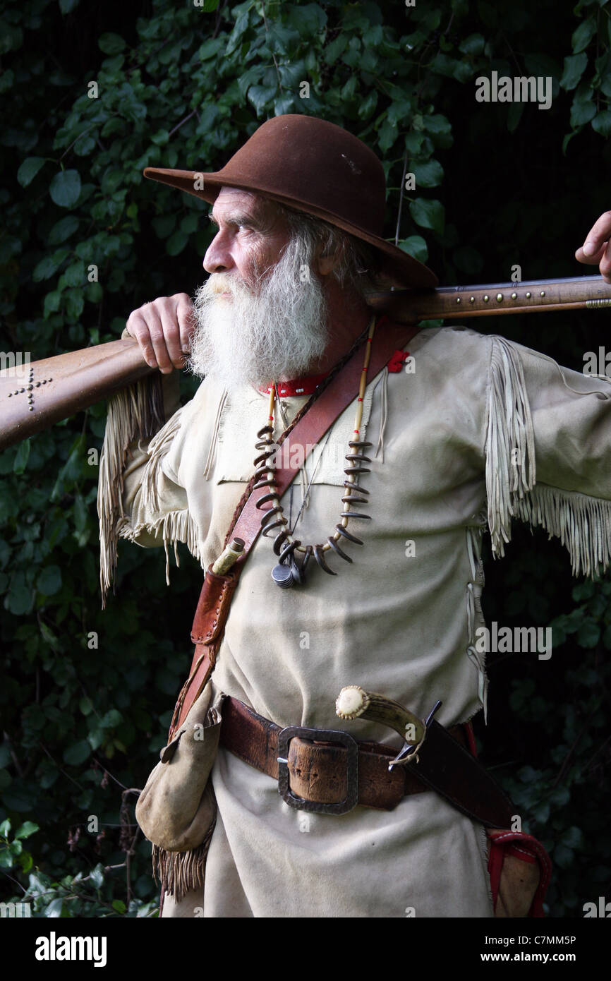 An early american hunter hunting in the woods Stock Photo - Alamy