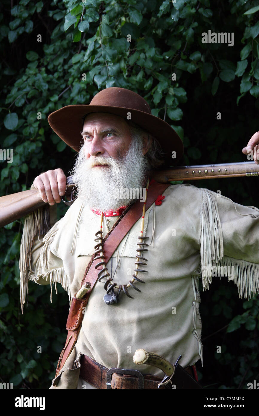 An early american hunter hunting in the woods Stock Photo - Alamy