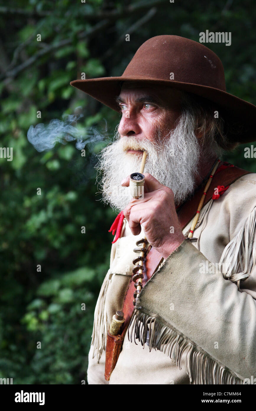 Mountainman smoking a pipe Stock Photo - Alamy