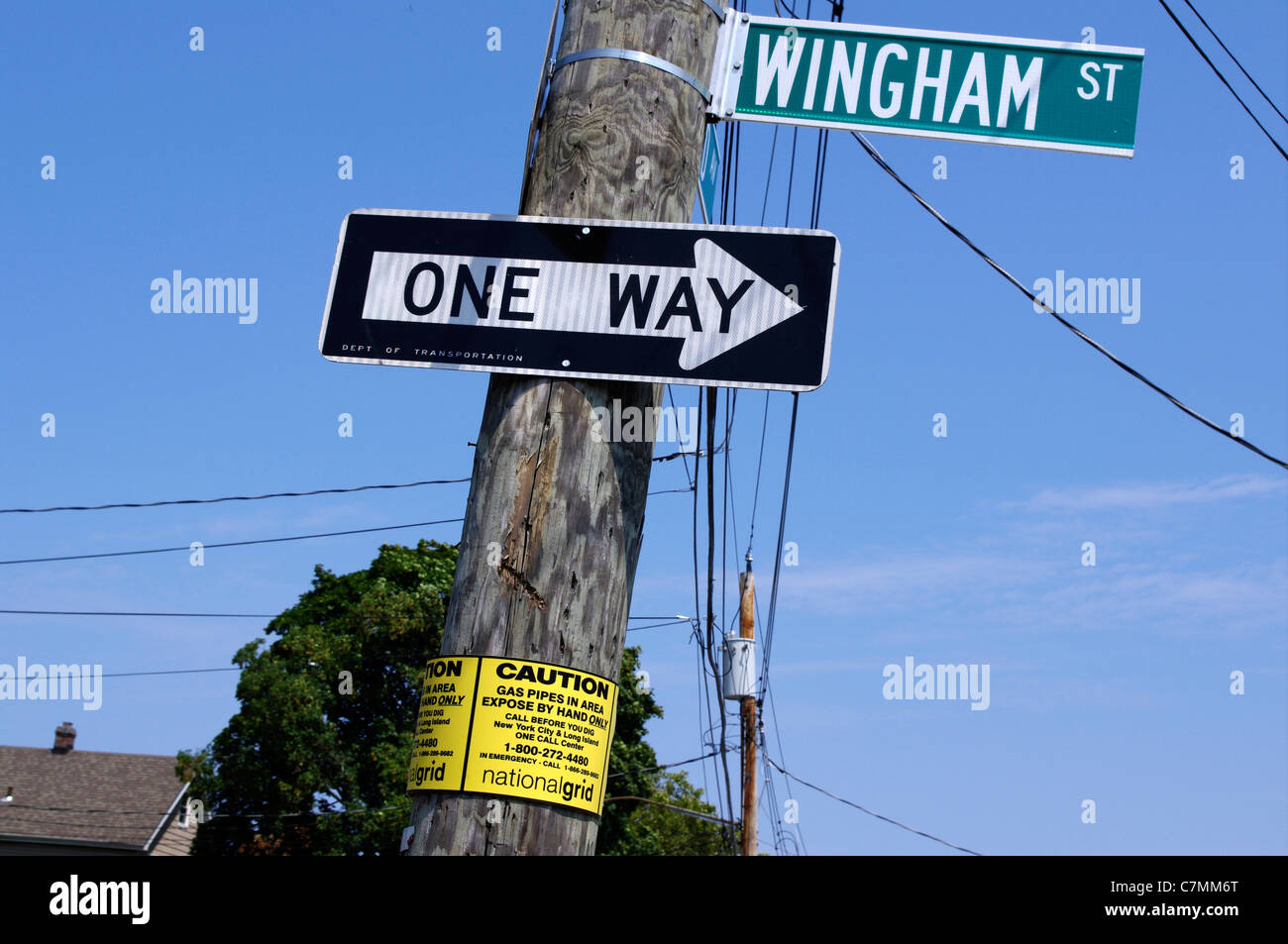 Street light on wooden pole hi-res stock photography and images - Alamy