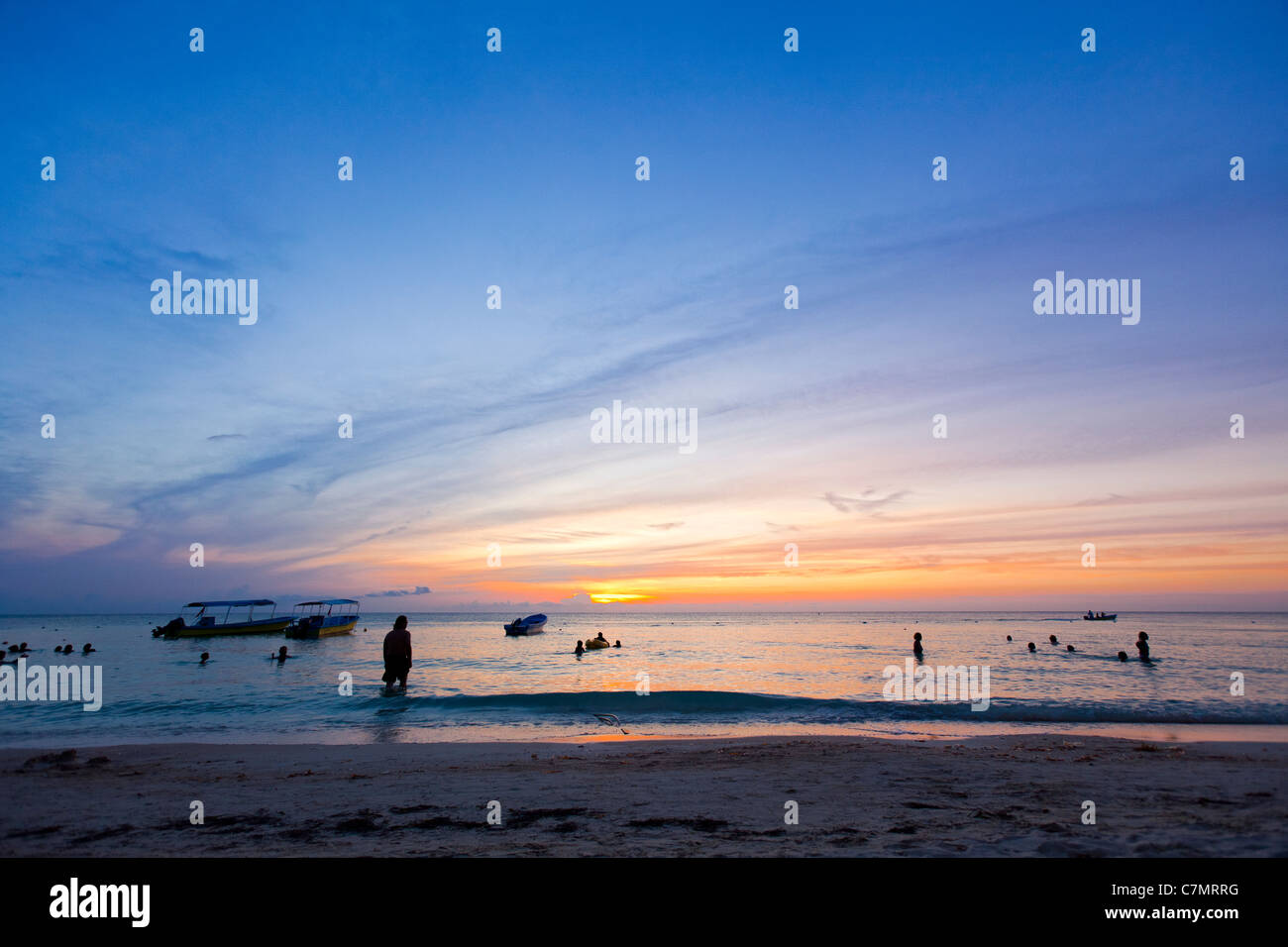Sunset at the beach. West Bay Beach on the island of Roatan, Honduras ...