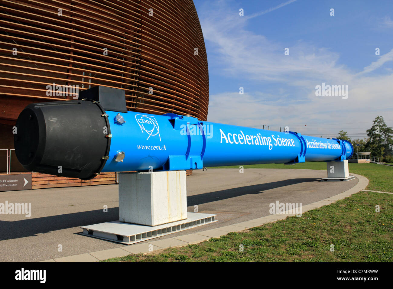 Hadrons hi-res stock photography and images - Alamy