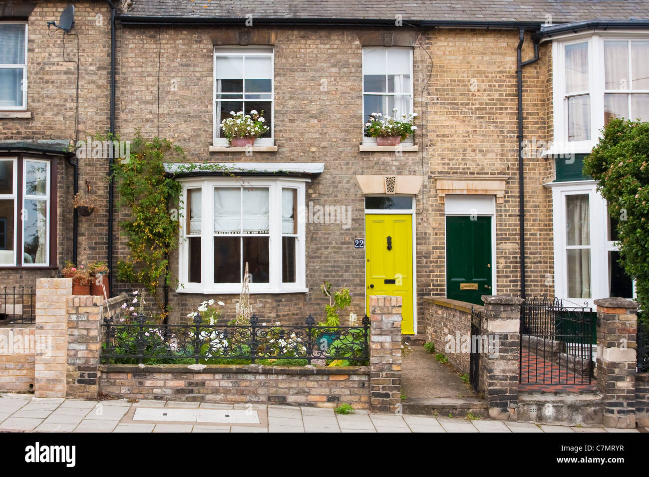 Yellow victorian house hi-res stock photography and images - Alamy