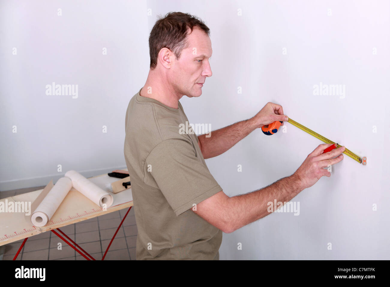 Man measuring wall Stock Photo - Alamy