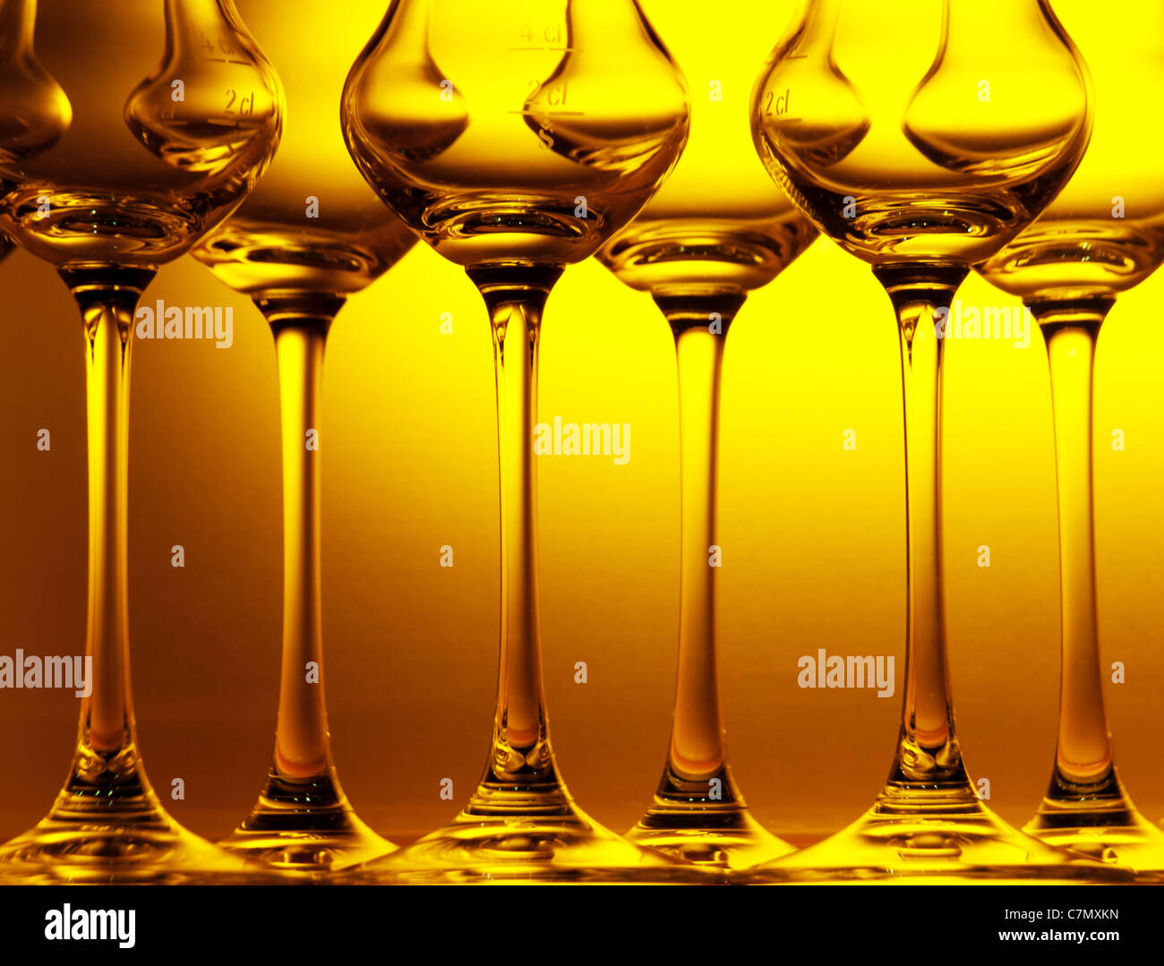 Empty cocktail bar hi-res stock photography and images - Alamy