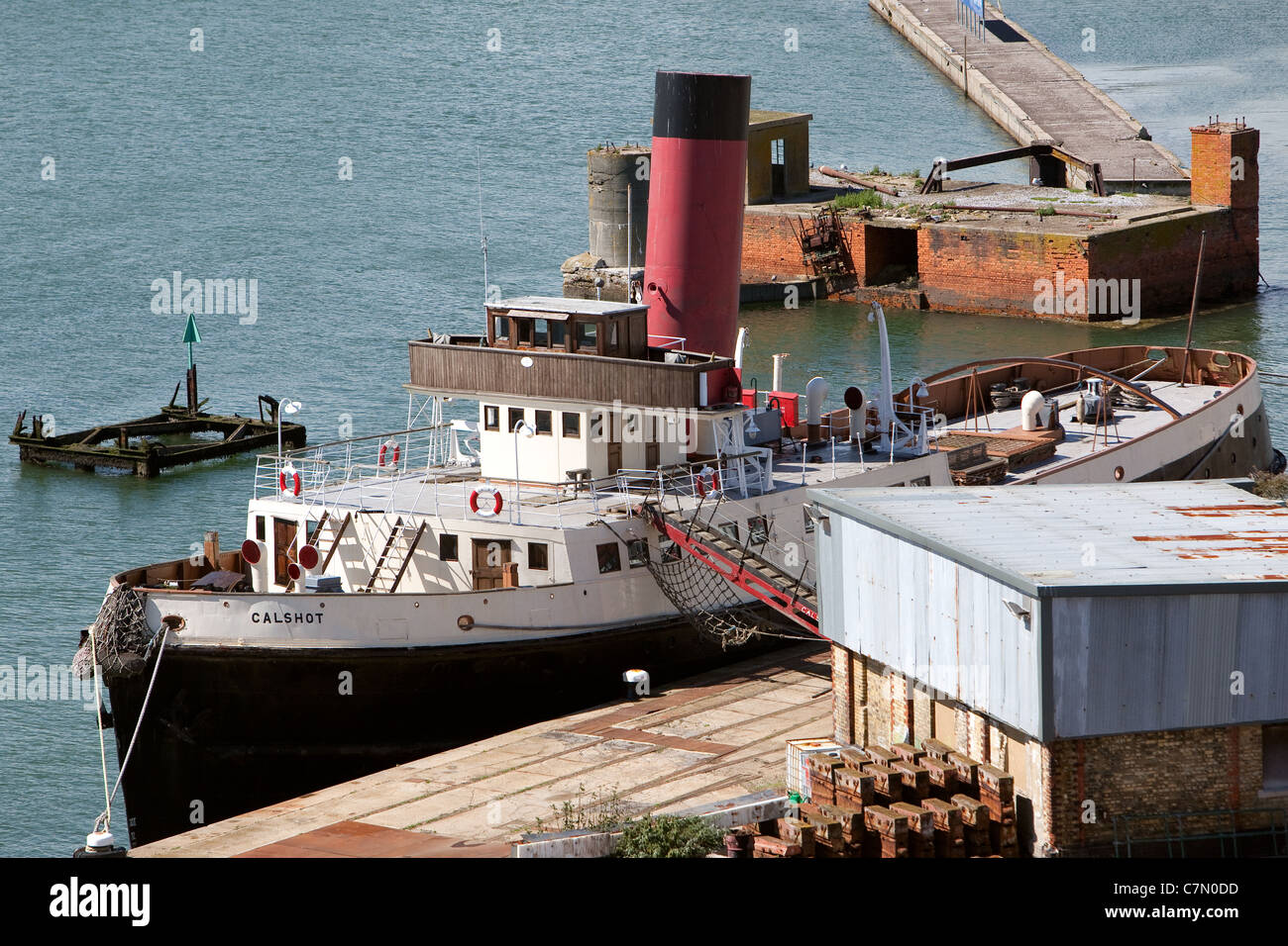 Steam powered tug boat ship "calshot" alongside at southampton docks ...