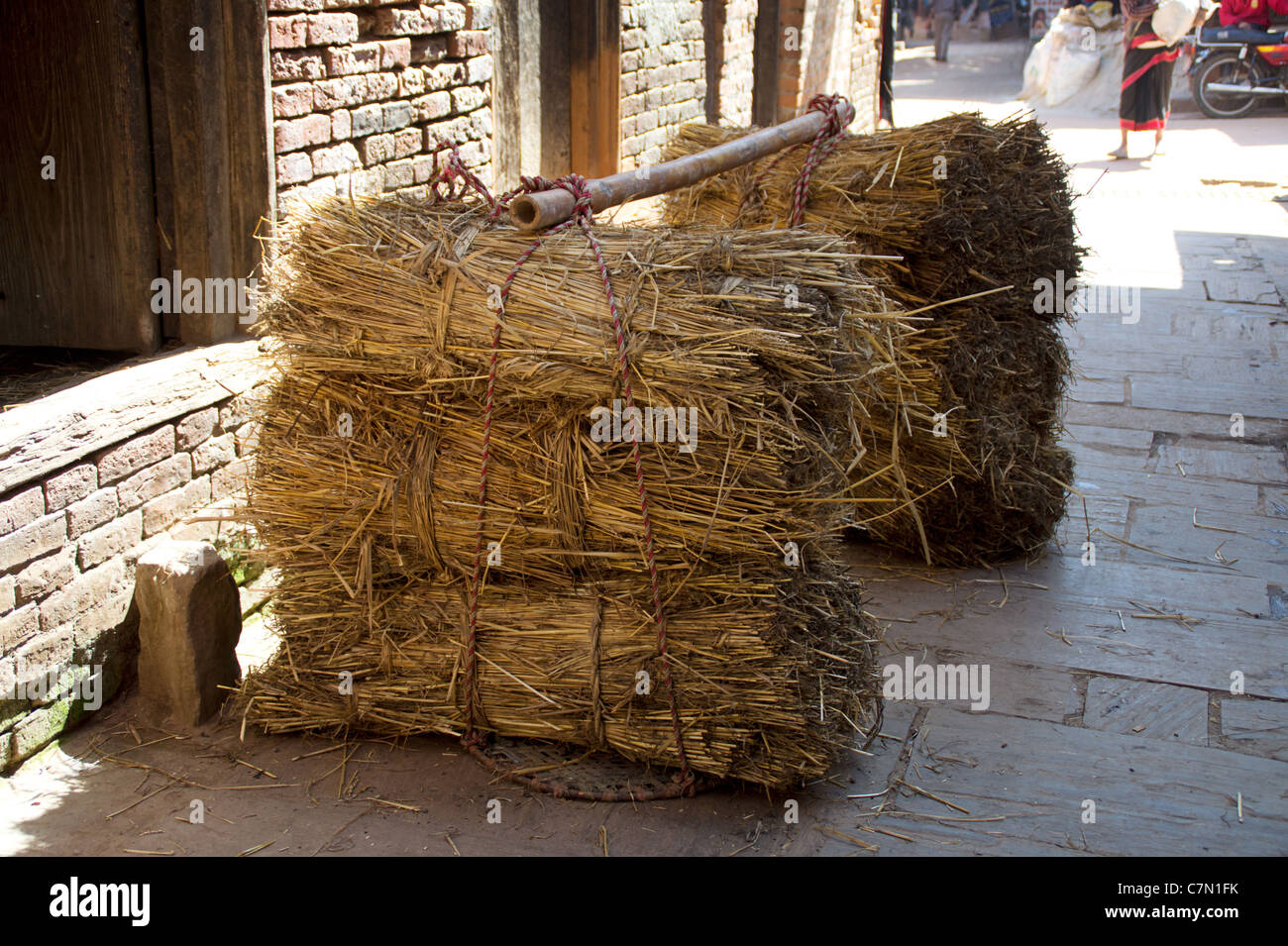 Straw bundle hi-res stock photography and images - Alamy