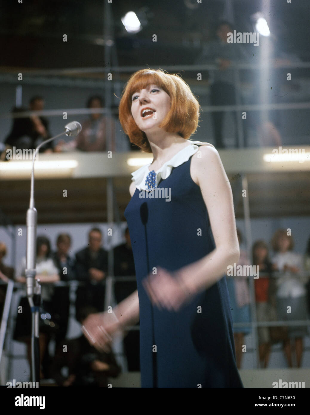 Cilla black 1960s hi-res stock photography and images - Alamy