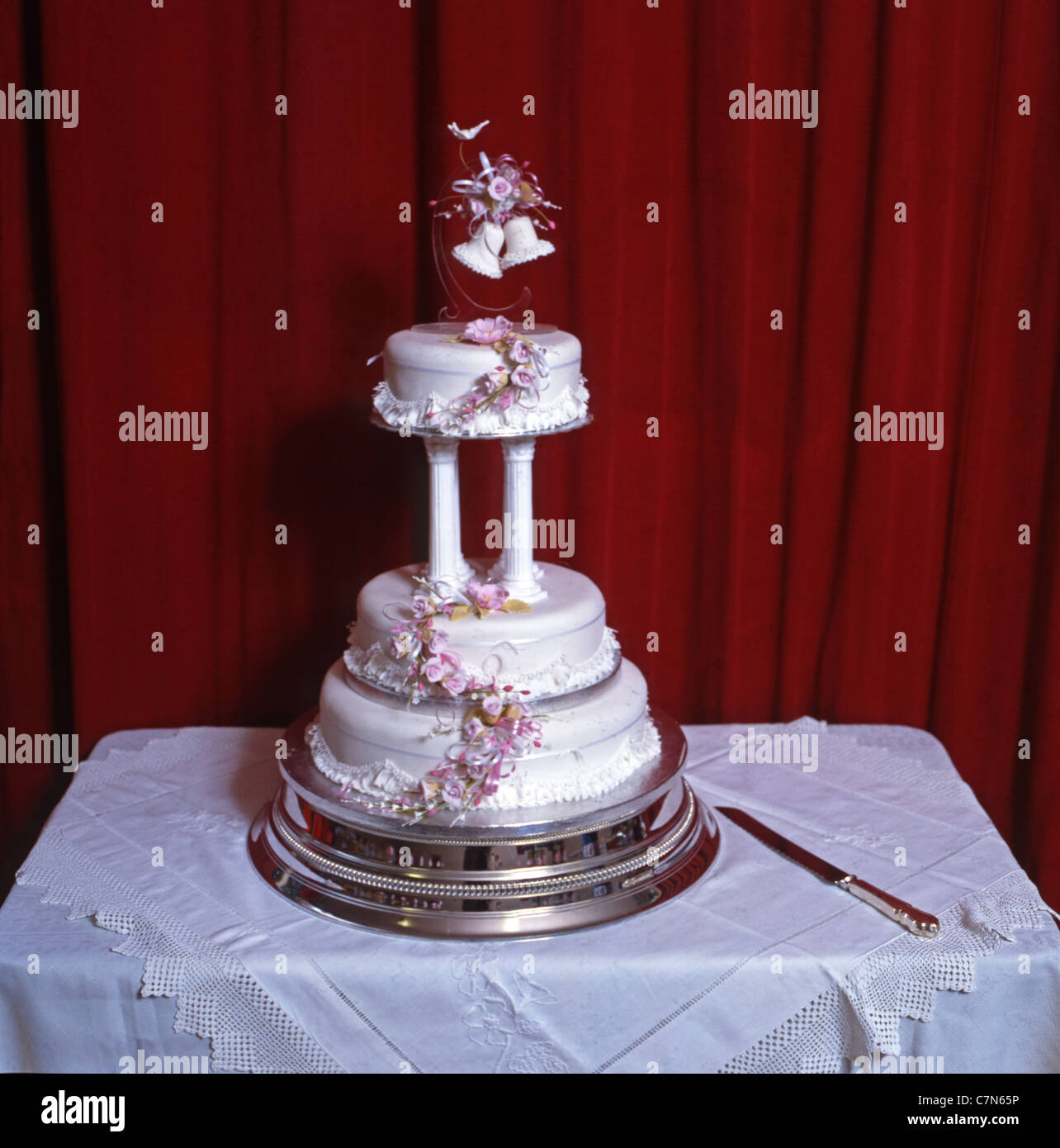Three-tier round wedding cake Stock Photo - Alamy