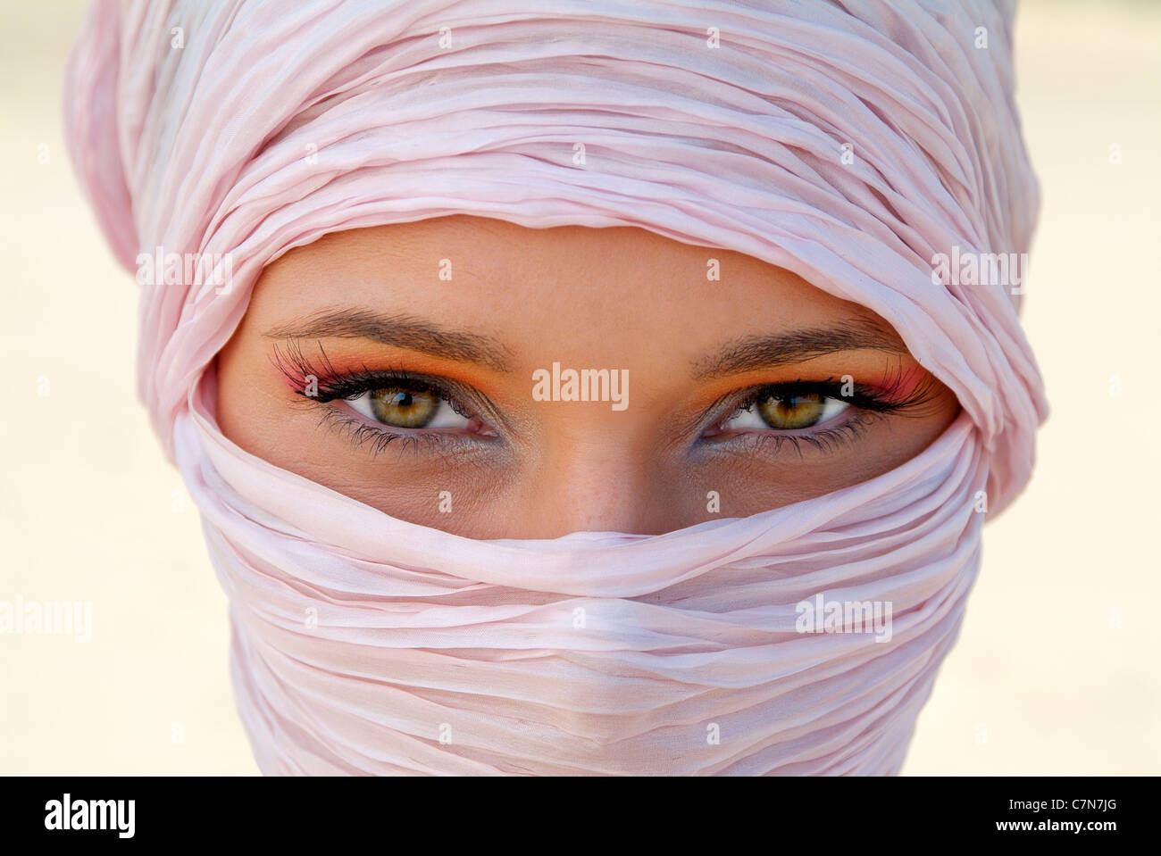 Young tuareg woman hi-res stock photography and images - Alamy
