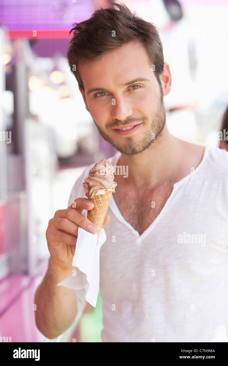 Man eating ice hi-res stock photography and images - Alamy