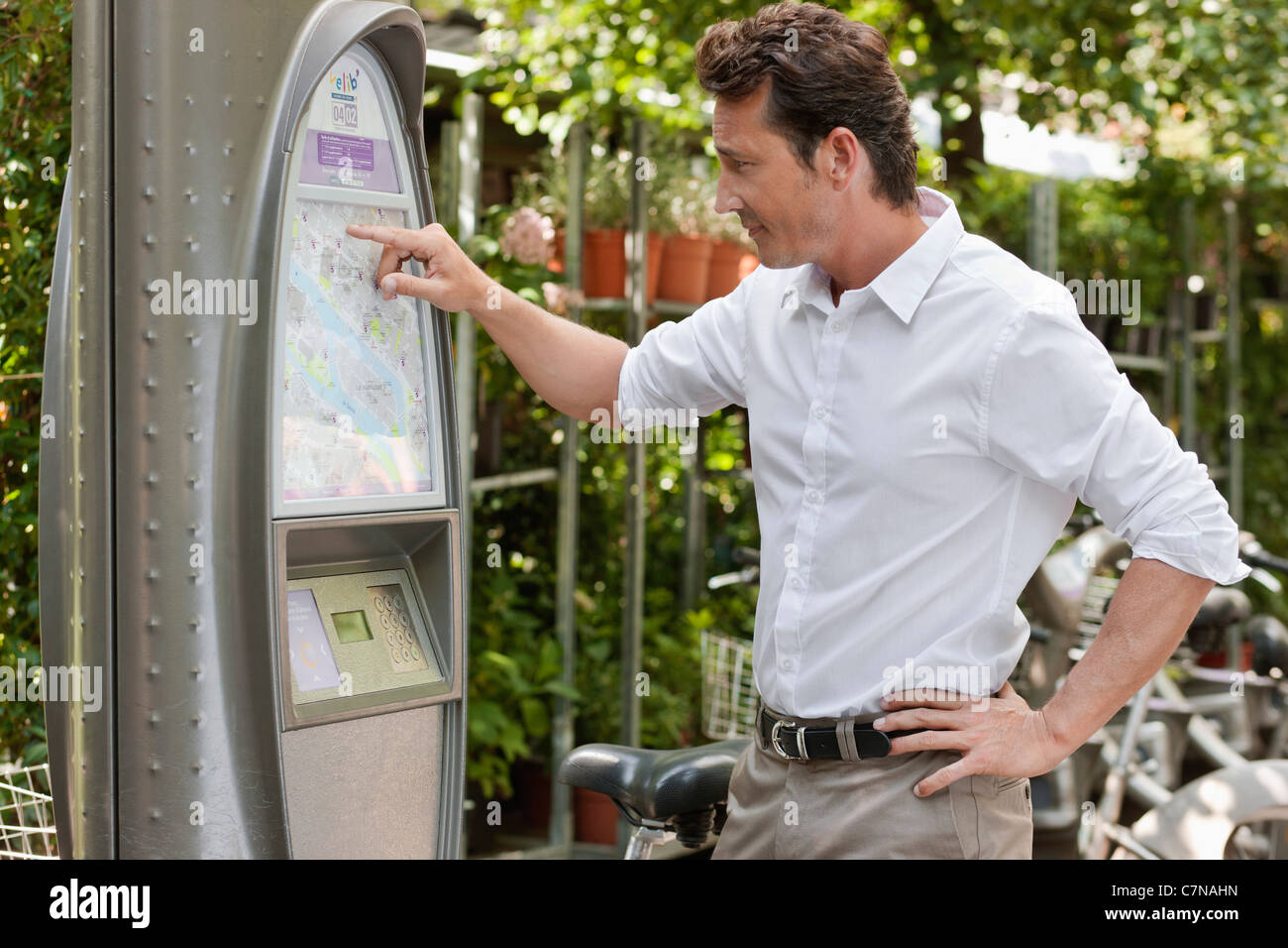 Velib machine hi-res stock photography and images - Alamy