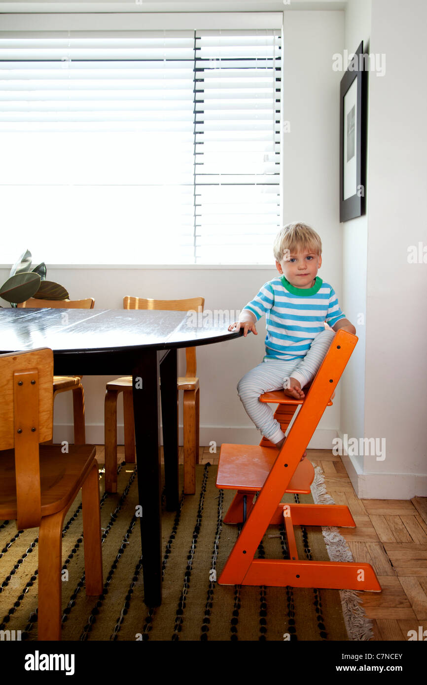 little boy sitting at the kitchen table Stock Photo - Alamy
